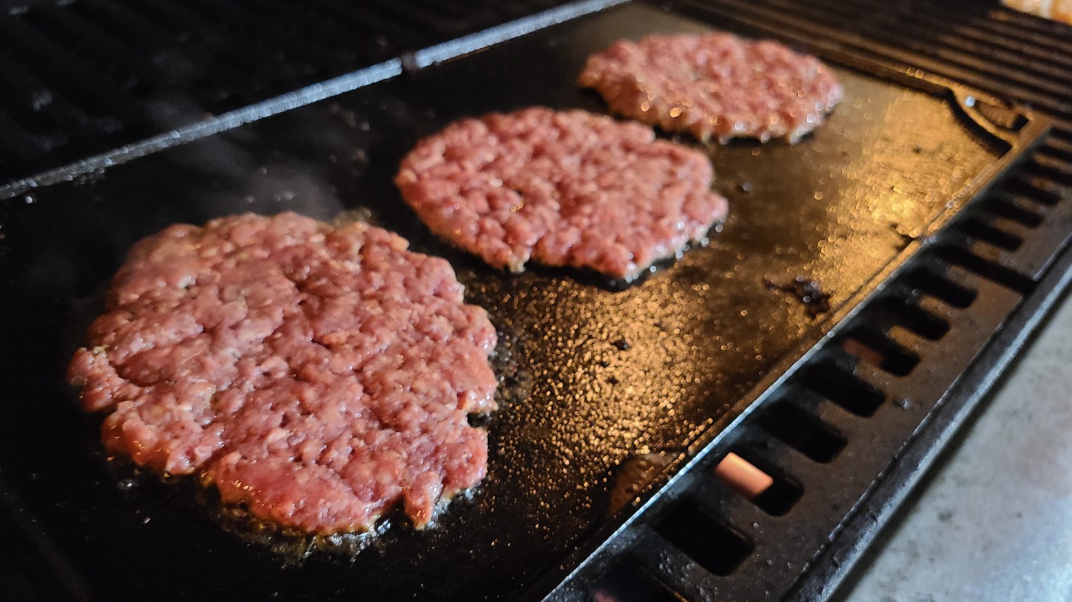 How to Make SMASH Burgers – Love, Food & Beer